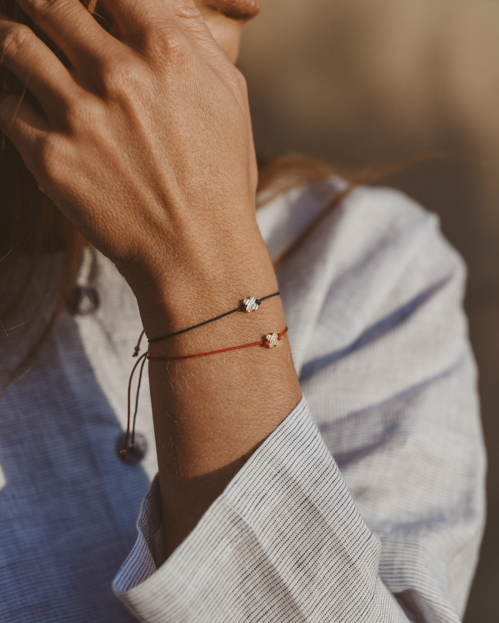 Šňůrkový náramek Čtyřlístek bílé zlato | VERA NOVAKOVA Jewellery