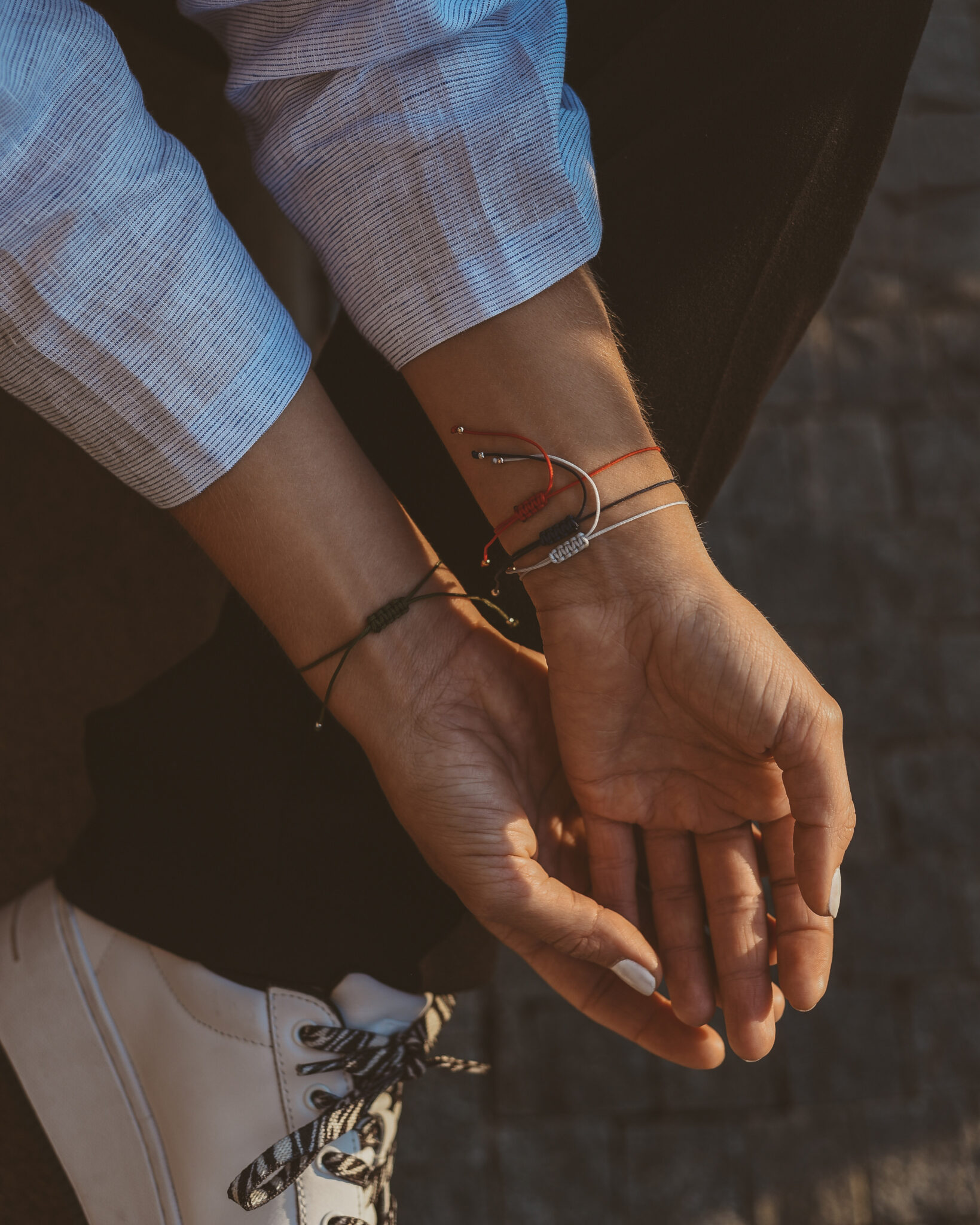 Šňůrkový náramek Čtyřlístek bílé zlato | VERA NOVAKOVA Jewellery