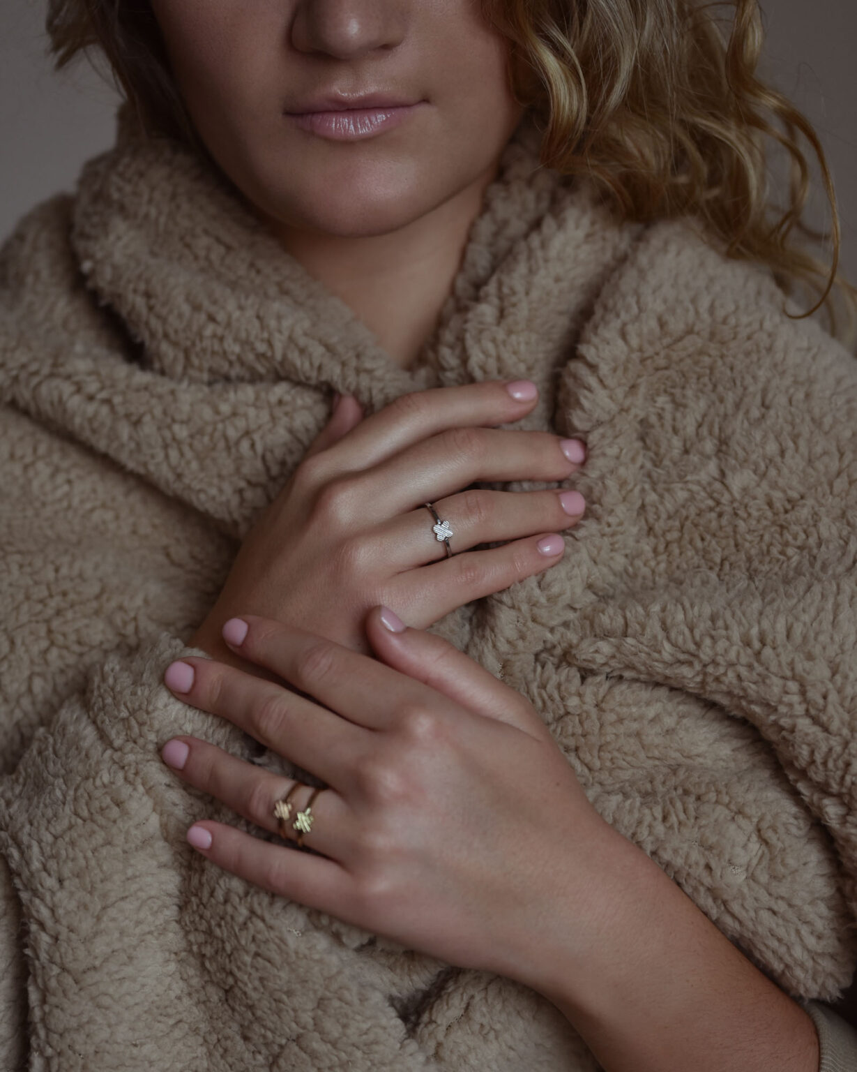 Prsten Čtyřlístek mini bílé zlato | VERA NOVAKOVA Jewellery